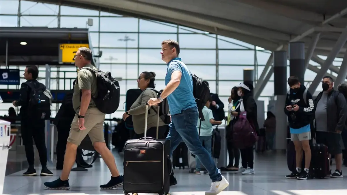 Cierre de gobierno afecta aeropuertos de Nueva York | Noticias SIN