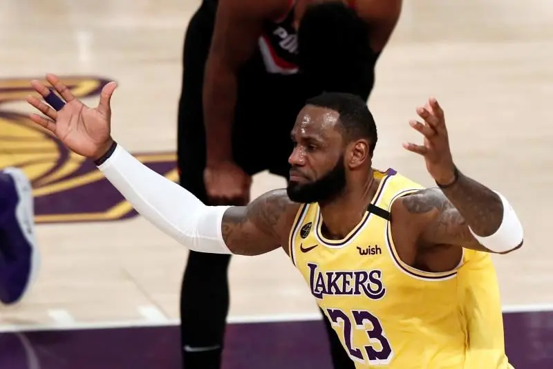 James logra un triple-doble y Lillard anota 51 puntos | Noticias SIN