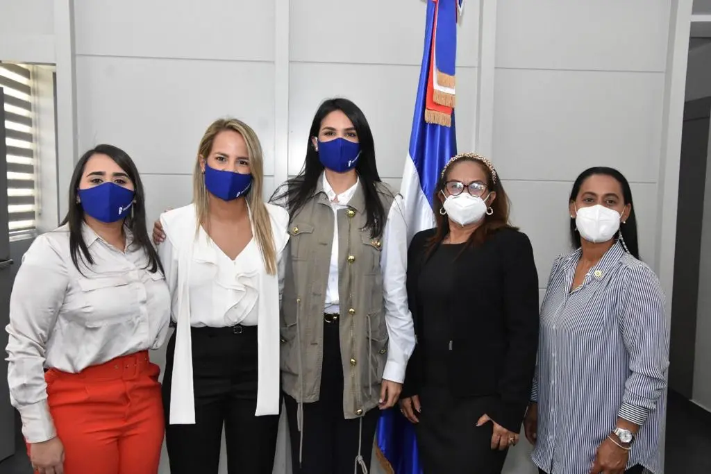 Judith Cury lleva oportunidades a las mujeres de la provincia Duarte ...