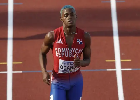 Alexander Ogando clasifica a la final de los 200 metros en Mundial de ...