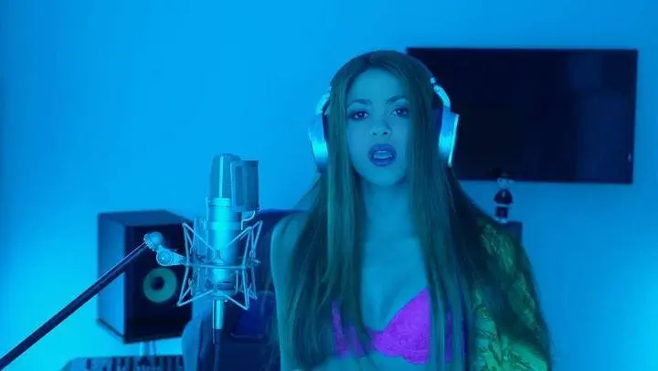 Una bebé se hace viral por balbucear canción de Shakira con mucha ...