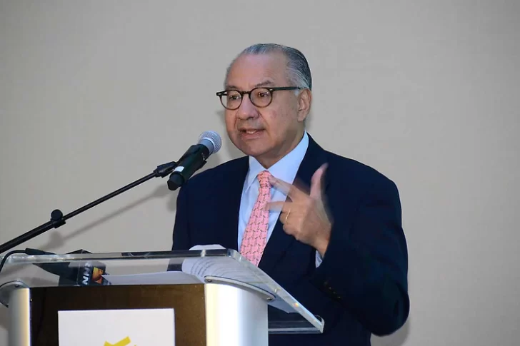 Exembajador de EE.UU. Víctor Rocha se declarará culpable de cargos de ...