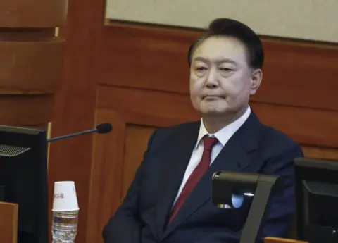 ¿Qué supone la imputación de Yoon por su declaración de la ley marcial ...