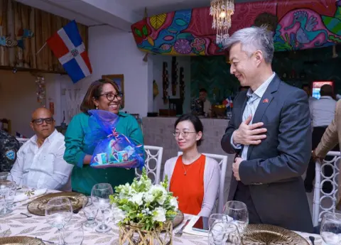 Embajador de China en RD, Chen Luning, explora posible inversión y ...