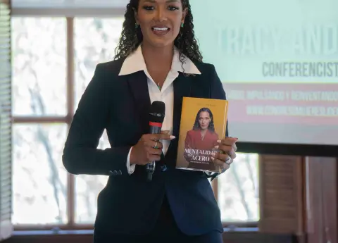Tracy Andrade comparte su mensaje en escenarios internacionales como ...
