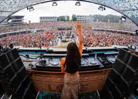 DJ española B Jones confía en que Tomorrowland hará magia para superar ...